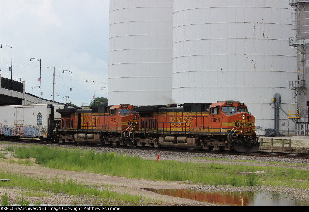 Elephant Style Dash 9's On The Reefer Block